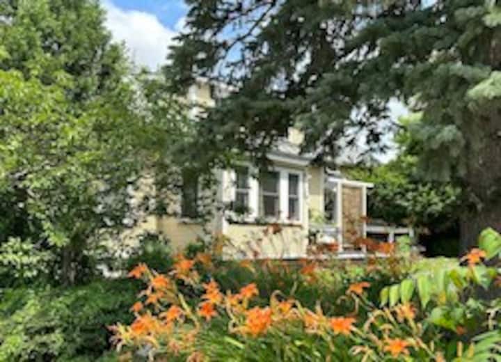 The Cottage Apartment In Downtown Middlebury. - Middlebury, VT