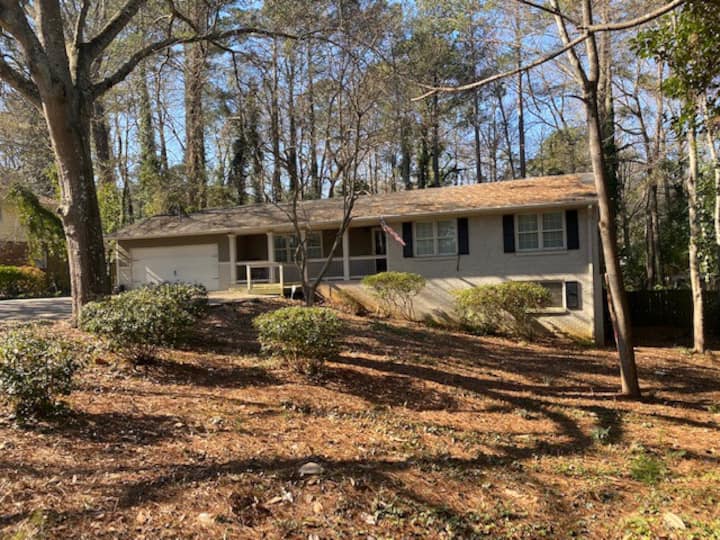 Home In The Heart Of Peachtree City - Peachtree City, GA
