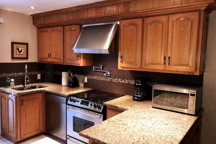 Spacieux Logement, 
3 Chambres. 
Métro Ligne Bleue - Laval