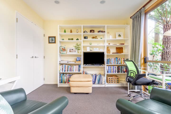 Quiet Auckland Studio With Carpark And Breakfast - Auckland