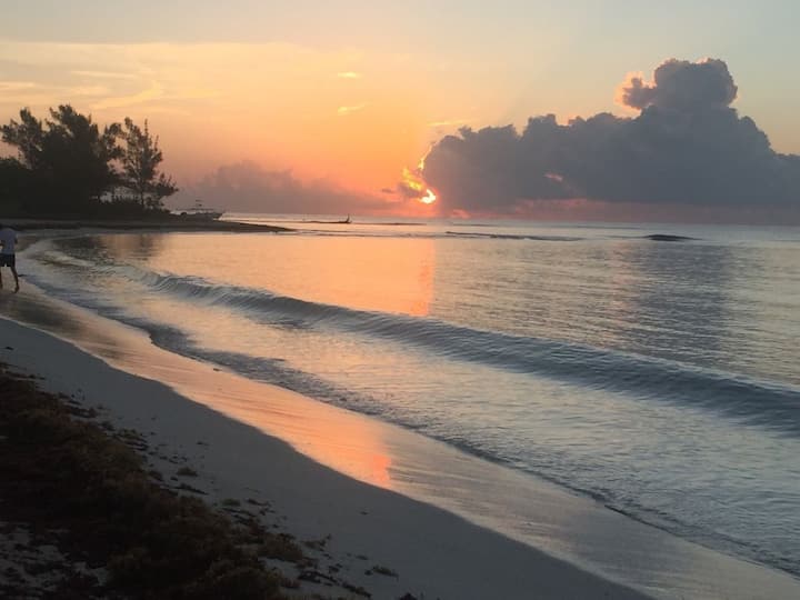 Poolside 2 Bed Apt. Golf Clubhouse And Main Pool - Playa del Carmen