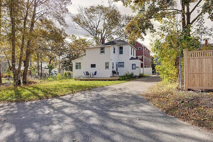 Cedar Heart-downtown Bar Harbor Off Street Parking - Maine