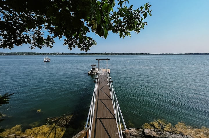 Quaint & Peaceful Designer's Oceanfront Cottage - Maine