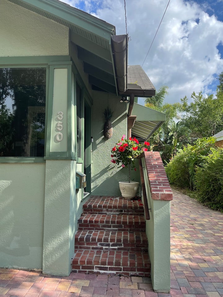 3 Bed/2 Bath Upscale Home Only 3 Blocks From Downtown Mount Dora - Mount Dora, FL