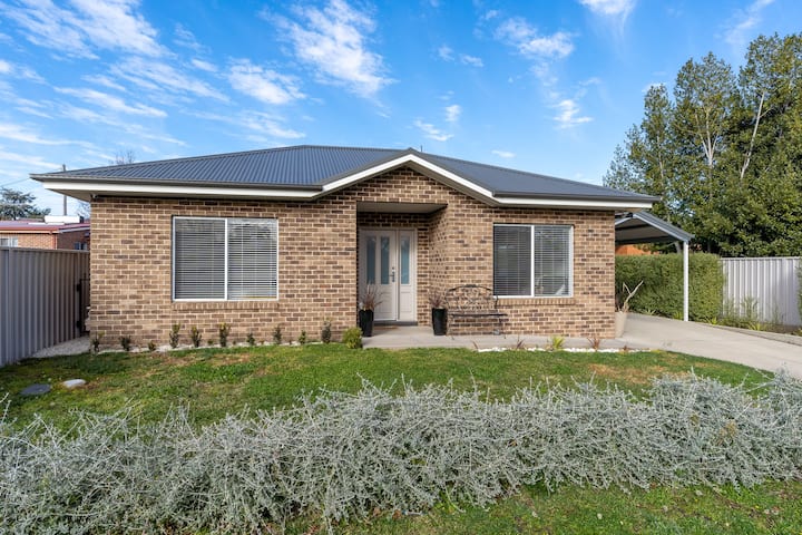 Quaint And Charming 
2 Bedroom Home - Orange