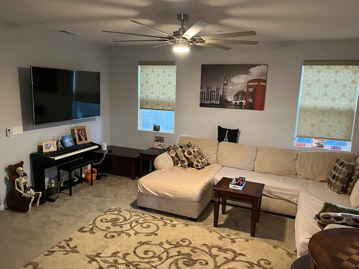 Downstairs Bedroom Close To Hospitals - Granite Bay, CA