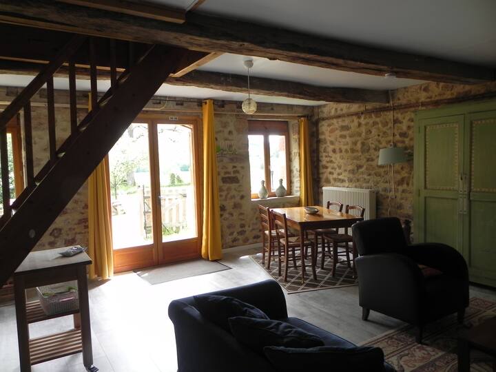 L'huis Aron Bergerie Met Uitzicht Over De Heuvels. - Morvan