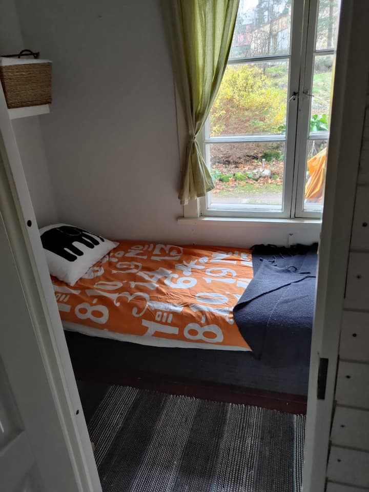 "Länsisiipi", Yksityinen Huone, Metsänäkymä. - Helsinki