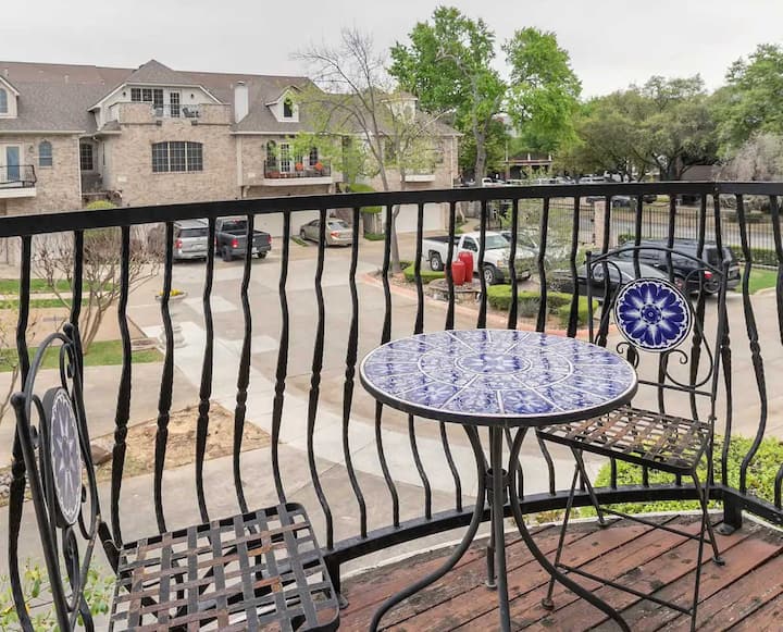 Large Bedroom & Bath On Trendy Lowest Greenville - Dallas, TX