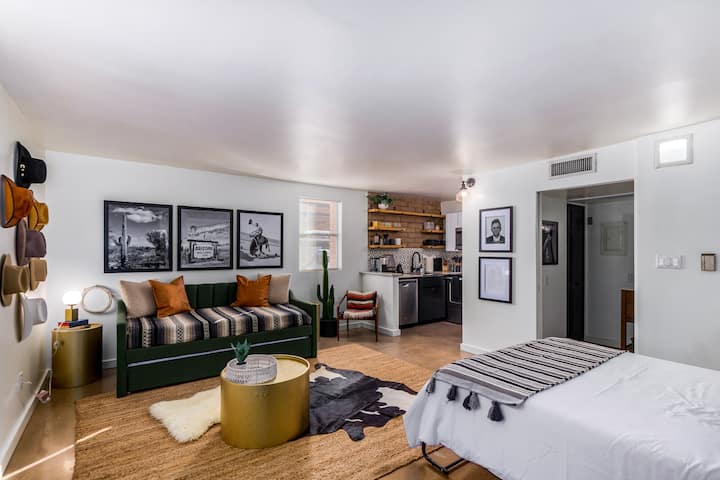 ~Outlaw Oasis~ Southwestern Vibes~sleeps 4~ - Paradise Valley, AZ