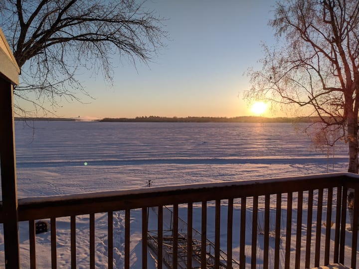 Serenity By The Lake: Lake Waterfront Cottage - Kawartha Lakes