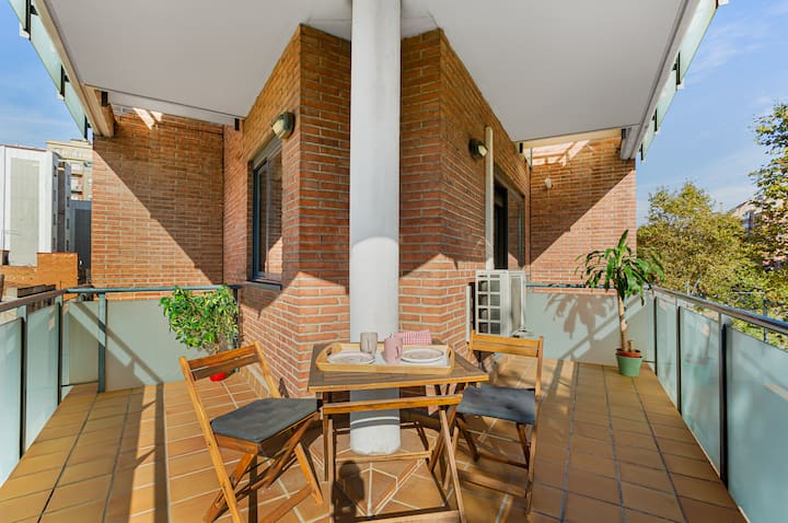 Sunny Terrace Apartment Near Sagrada Familia - 7 Guests - Ripollet