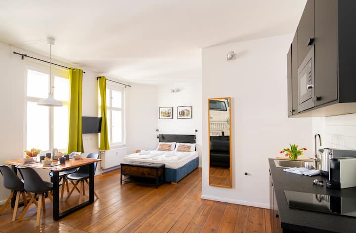 Bright Studio In Friedrichshain · Fridayberlin - Berlín