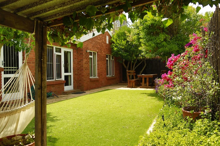 2 Bed Solar Run Cottage Close To The Beach - Parklands