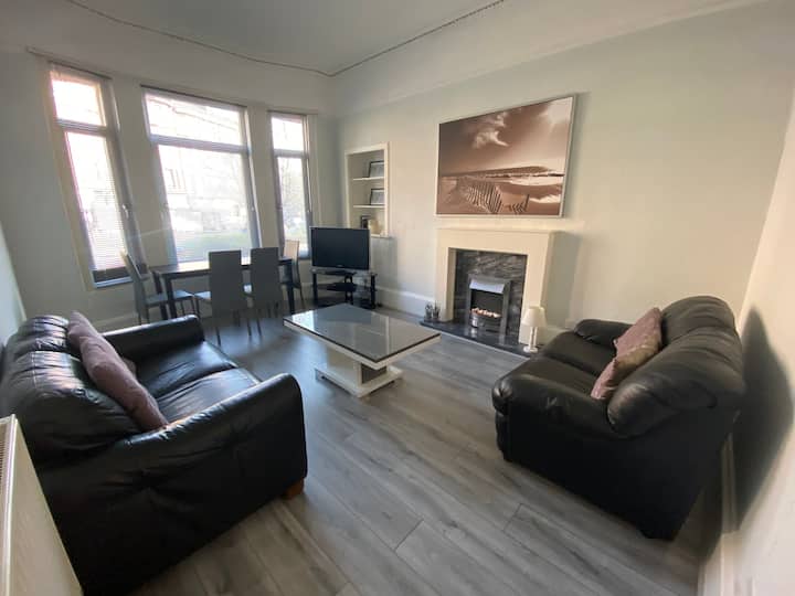 Modern 2 Bed - East Kilbride