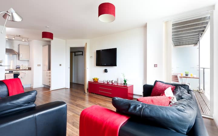 Central Mk Apartment With Balcony And Free Parking - Milton Keynes