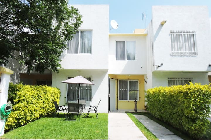 Excelente Casa Sola En Zona Tranquila Y Segura. - San Juan del Río
