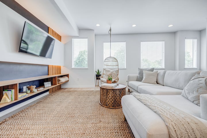 Rocky Mountain Lake Townhome - Denver, CO