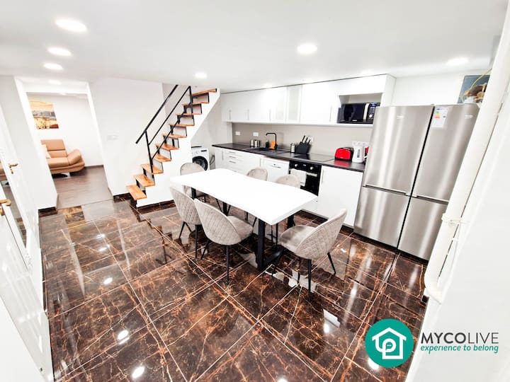 Harmin C Big & Modern Duplex Apartment City Centre - Budapest