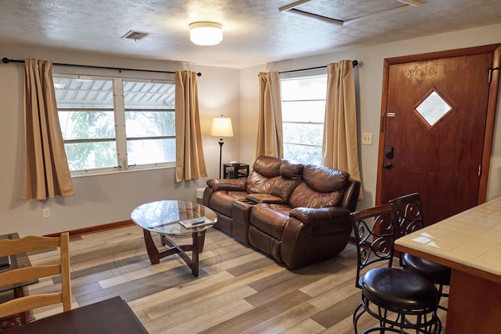 4 Blocks From Jax Beach Pier! - Jacksonville Beach, FL