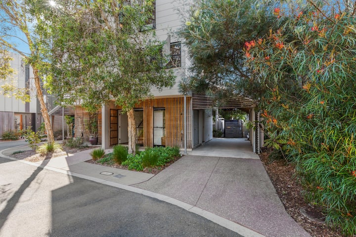 Unique Coastal Townhouse - Sunshine Coast
