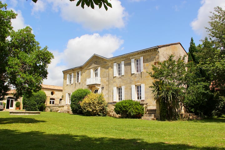 Superbe Château & Gîte De Château De L’estang - Castillon-la-Bataille