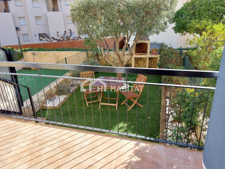 Rez De Chaussee Avec Jardin, Plage De Grifeu - Colera