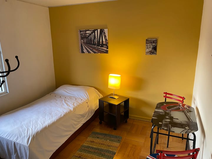 Habitación Excelente Ubicación Cama Plaza Y Media - Las Condes
