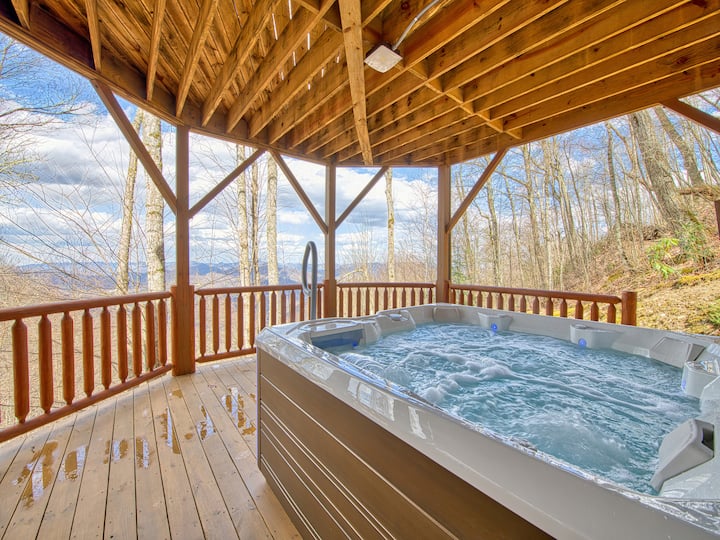Hot Tub- Gazebo W/ Fireplace- Sleeps 8! - Waynesville, NC