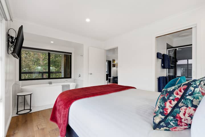 Hepburn Springs Accommodation Villa Two - Guildford, Australia