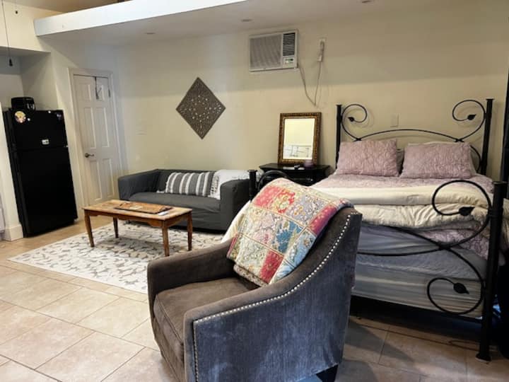 Fully Furnished Studio In Uptown New Orleans. - New Orleans, LA