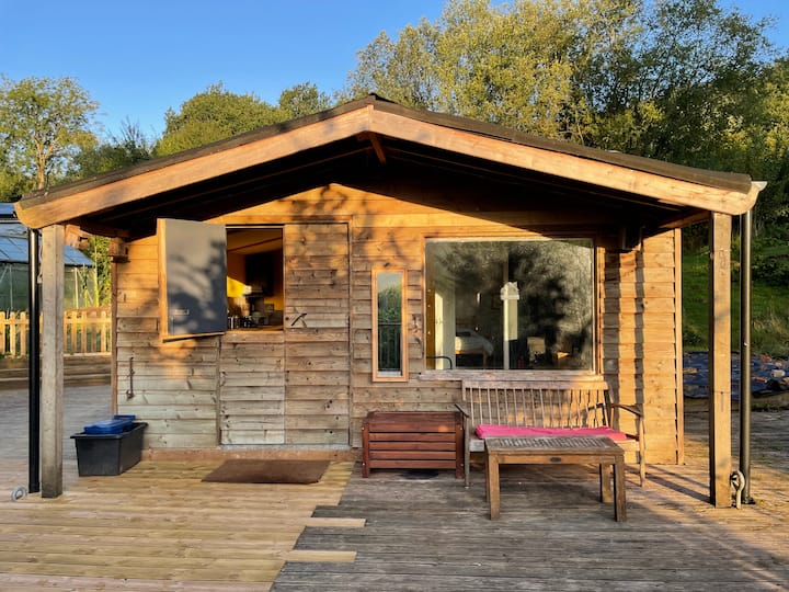 Riverside Cabin For Artists/wild Swimmers/families - Tiverton Castle