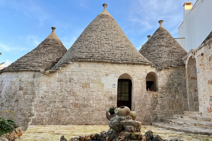 Trulli Nel Canale - Trullo Iris - Locorotondo
