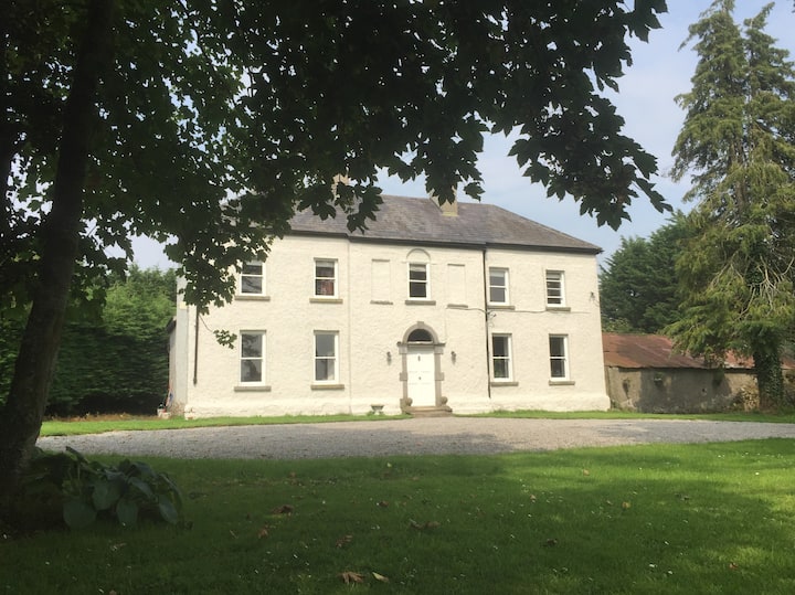 Beautiful Super King Suite For 3 With Living Space - Portlaoise
