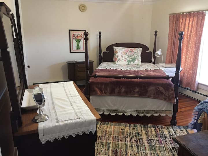 (4) Country Home Near Hiking Trails & Universities - Fairfield, CT