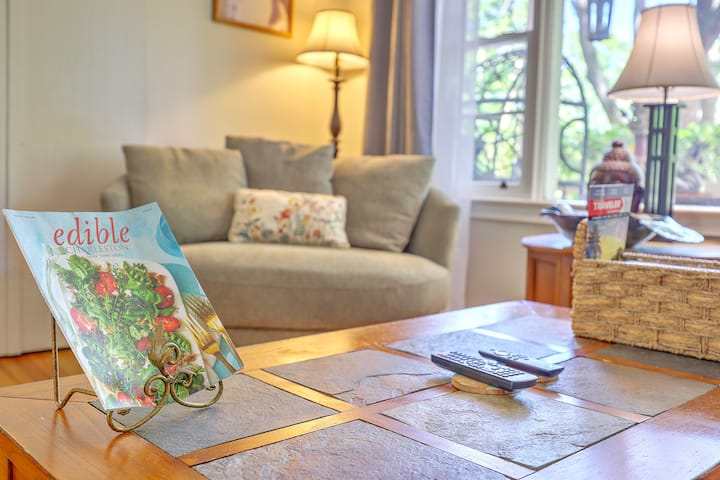 Cozy Island Home - Charleston, SC