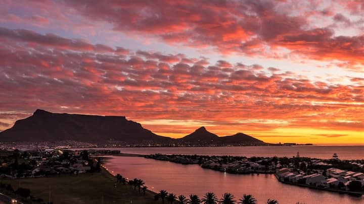 503 - Stunning Lagoon, Sea And Mountain Views - Cape Town