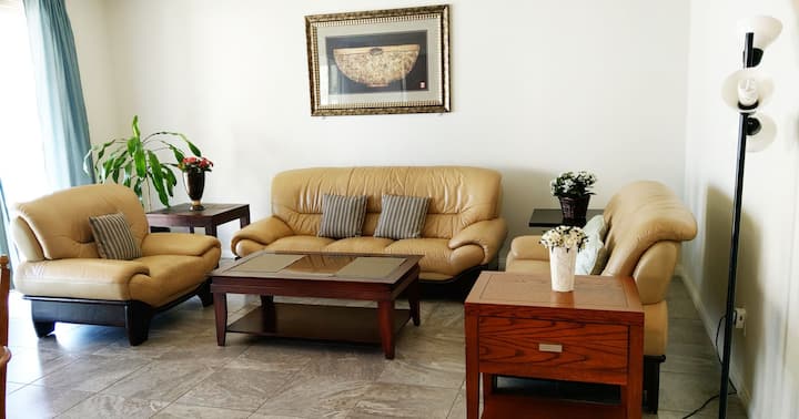 Simple Life Style Home, Lot's Space For Everyone. - Jurupa Valley, CA