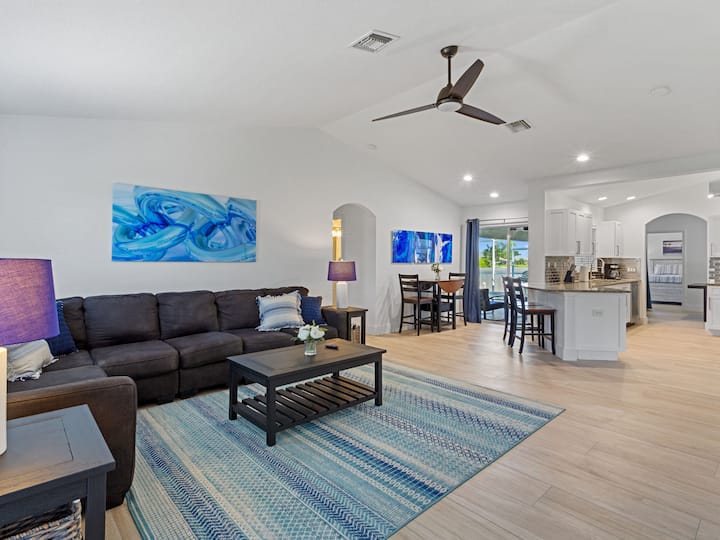 Villa Portsmouth - Waterfront Home With Pool - Cape Coral, FL