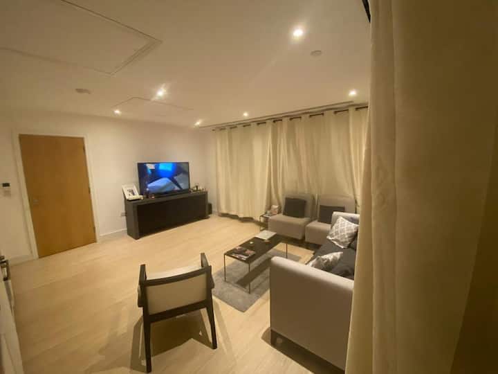Luxury 2 Bed 2 Bath Ensuite Apartment East Croydon - Croydon