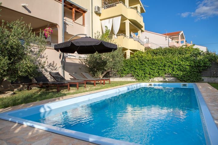 Split Hills Apartment - Private Pool & Sea View! - Split