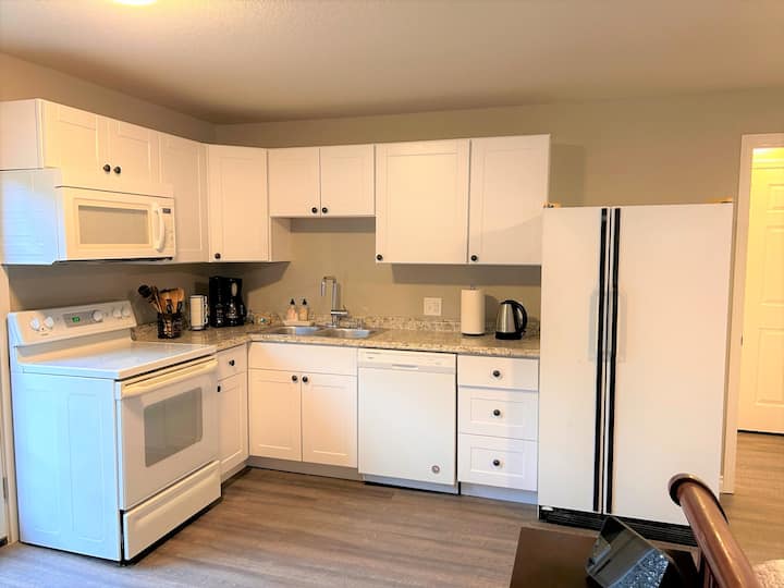 Cute Cottage/private Kitchen/laundry/greatlocation - Bothell, WA