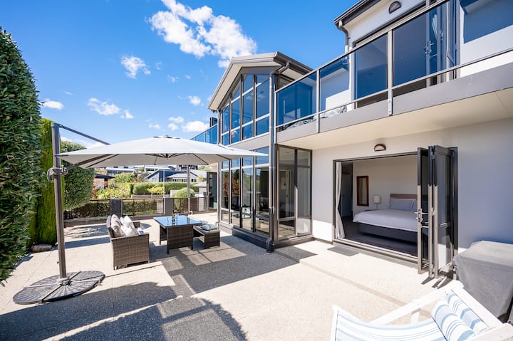 Ironside Lakeview Townhouse - Spectacular Views - Wanaka