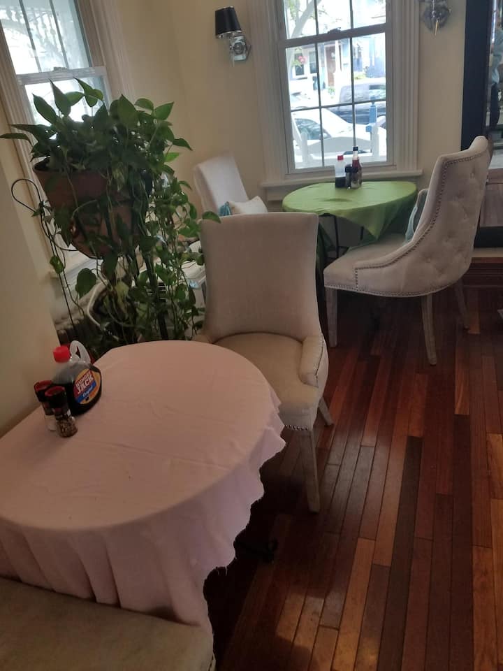 Ocean City Surprise Room With Private Bath - Ocean City, NJ