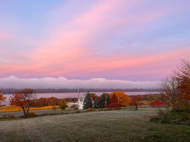 Vineyard Villa | Suite | Lake View - Dundee, NY