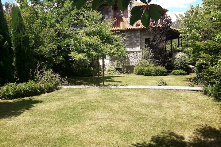 Quiet And Private Stone House At Helicon Mountain - Левадия