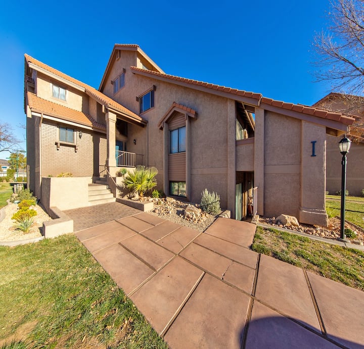 Relaxing FULL AMENITY Pkg Retreat - 5* EXPERIENCE - Condominiums for ...