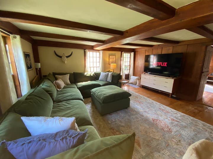 Charming New England Farmhouse - Zorvino Vineyards, Sandown