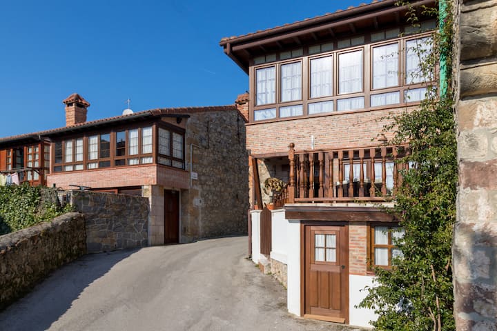 Casa Juani, La Campa. Casco Histórico De Comillas - Comillas
