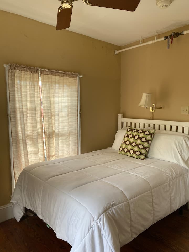 Cozy & Charming Corner Room In Historic Chalfonte - Cape May
